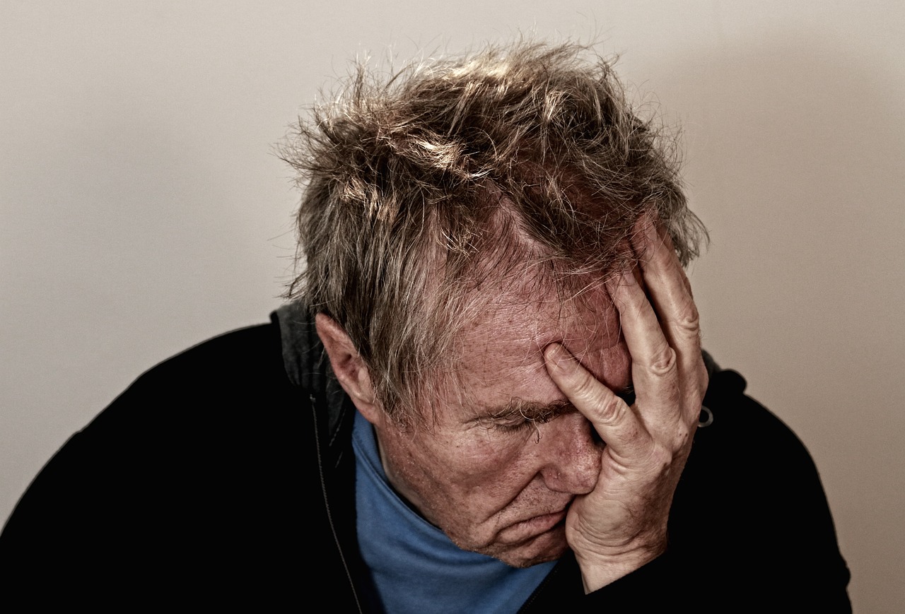 Burnout vs overspanning: verschil, symptomen en herstel | 2025